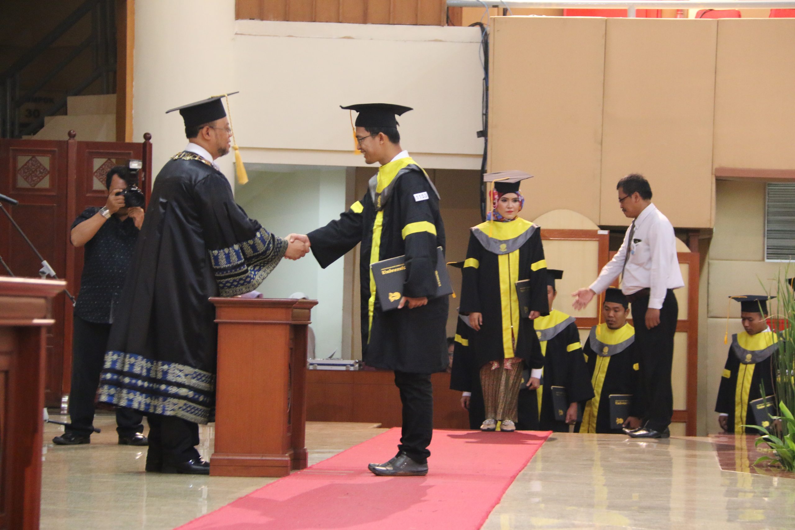 Wisuda Periode II Tahun 2017/2018 diikuti 1500-an wisudawan ...