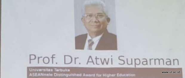 Anugerah ASEANnale 2018 Distinguish Award kepada Prof. Atwi Suparman ...
