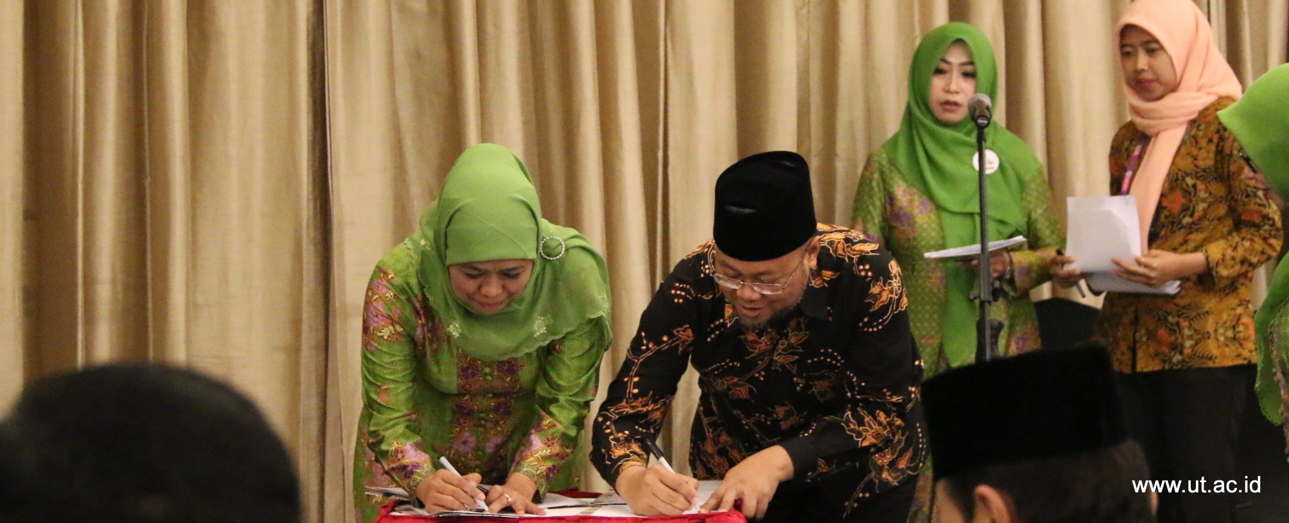 Momen Penutupan Turnamen Tenis Meja Pelajar Nasional oleh Rektor – Universitas Terbuka