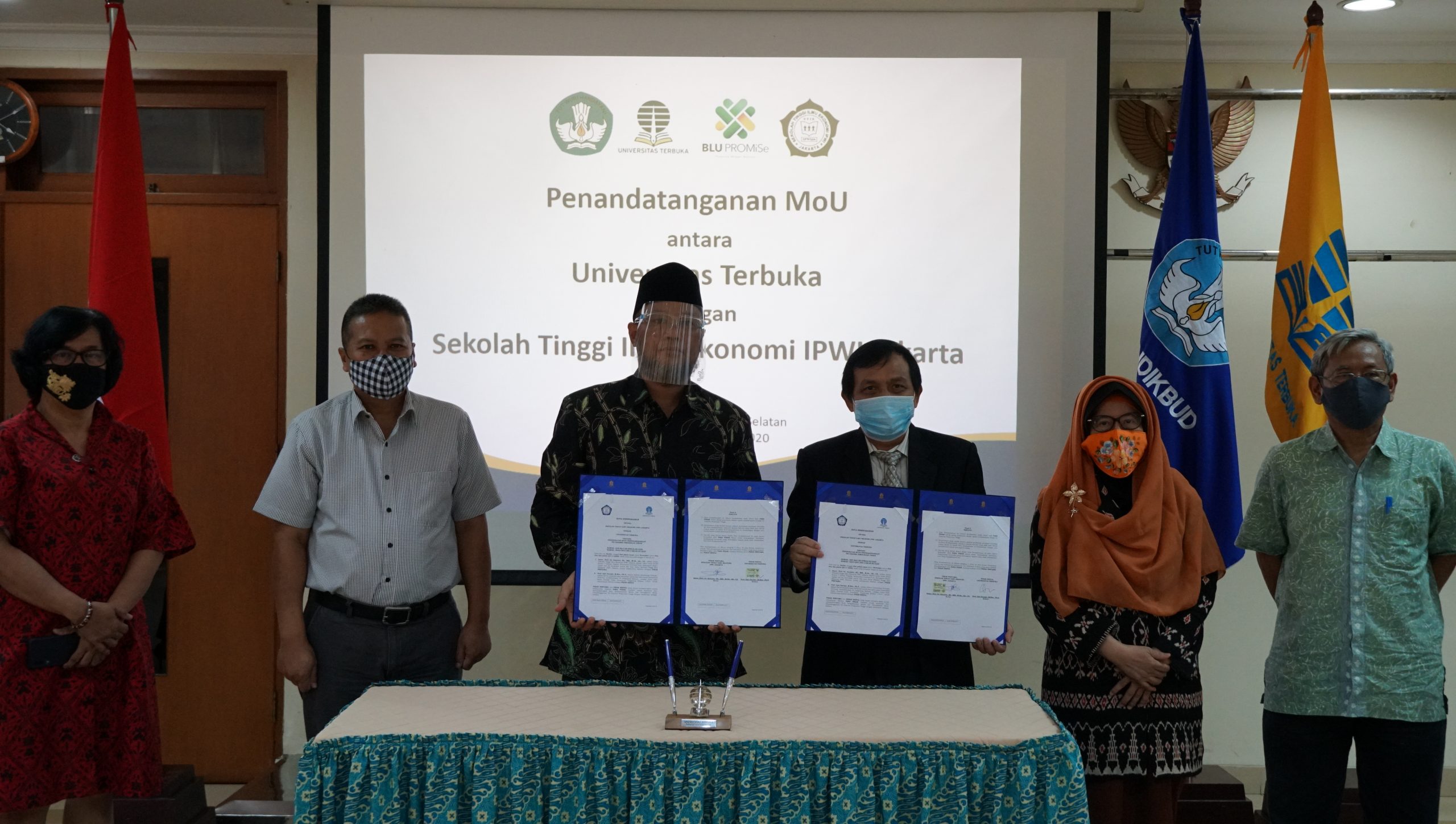 Rektor UT Resmikan SALUT Pertama di Luar Negeri : Terobosan Baru Layanan UT Luar Negeri ...