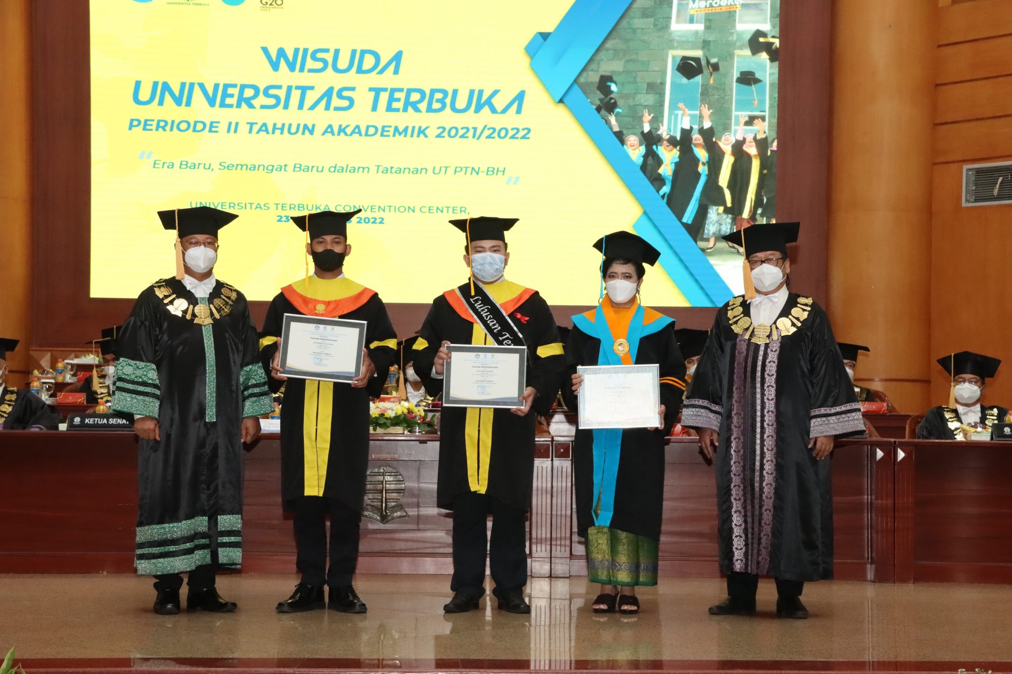Selamat, Para Wisudawan Universitas Terbuka Periode II 2021/2022 – Universitas Terbuka