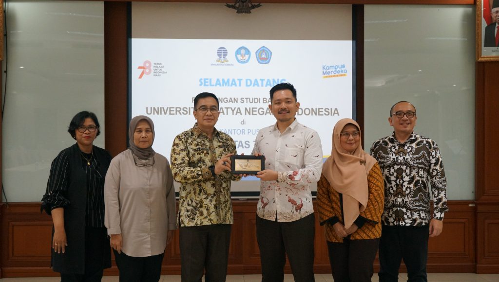 38 Tahun Universitas Terbuka: Bangkit dan Maju Bersama dalam Tatanan ...