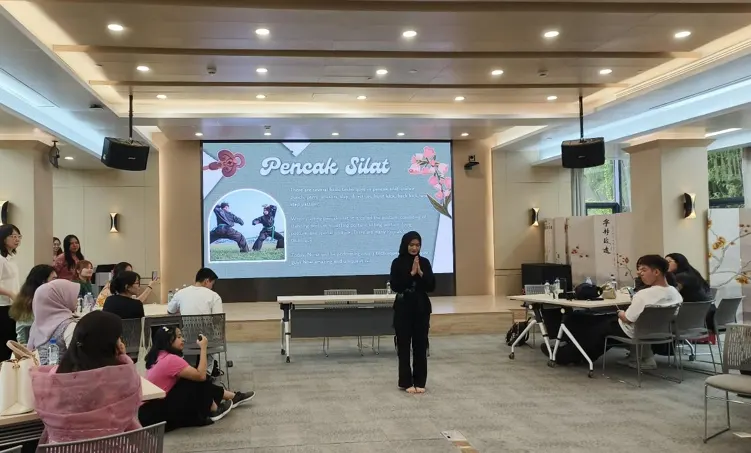 Universitas Terbuka Menunjukkan Kekayaan Budaya Indonesia di Shanghai ...