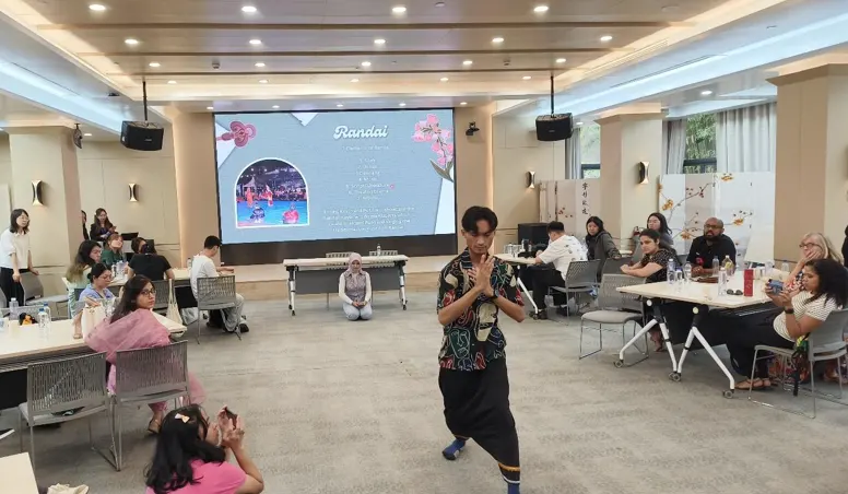 Universitas Terbuka Menunjukkan Kekayaan Budaya Indonesia di Shanghai ...