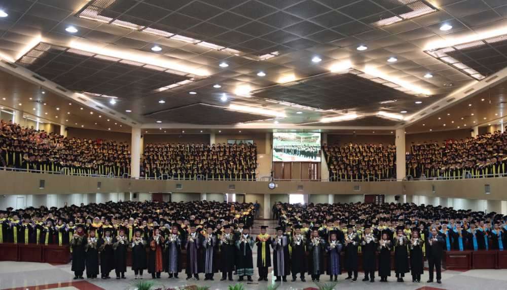 Ukir Masa Depan Berkualitas, Ribuan Wisudawan UT Periode II Wilayah 2 ...