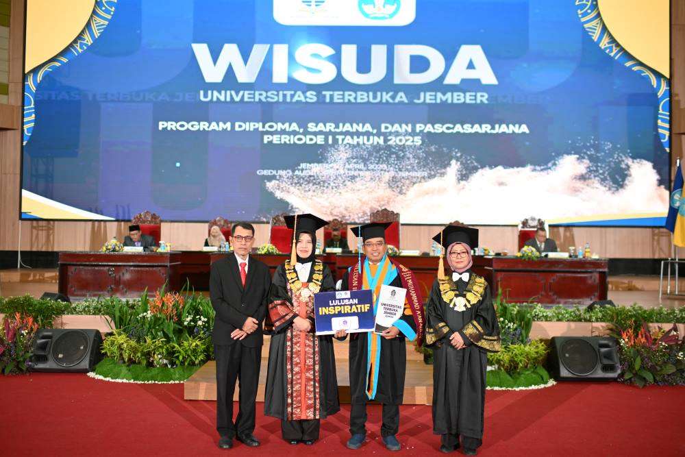 Kerja Jalan, Kuliah Online Jalan, Kini Lulus Doktor! Cerita Wisudawan ...