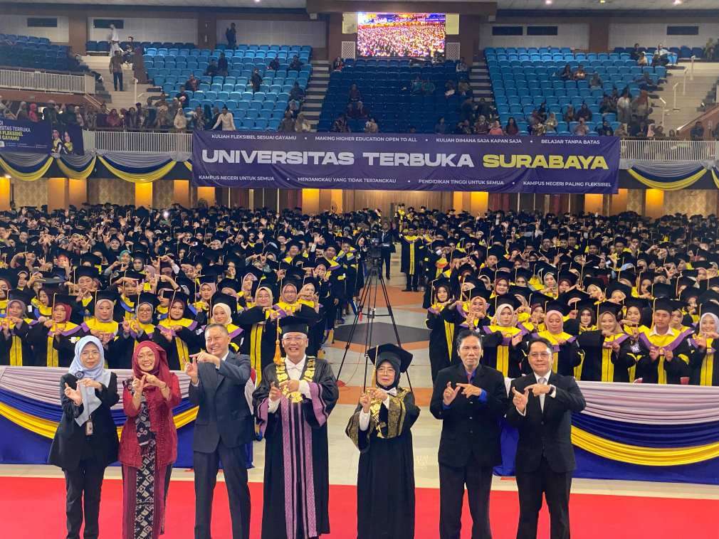 UT Surabaya Luluskan Ribuan Mahasiswa—Tapi Ada yang Sudah Lulus 9 Kali ...
