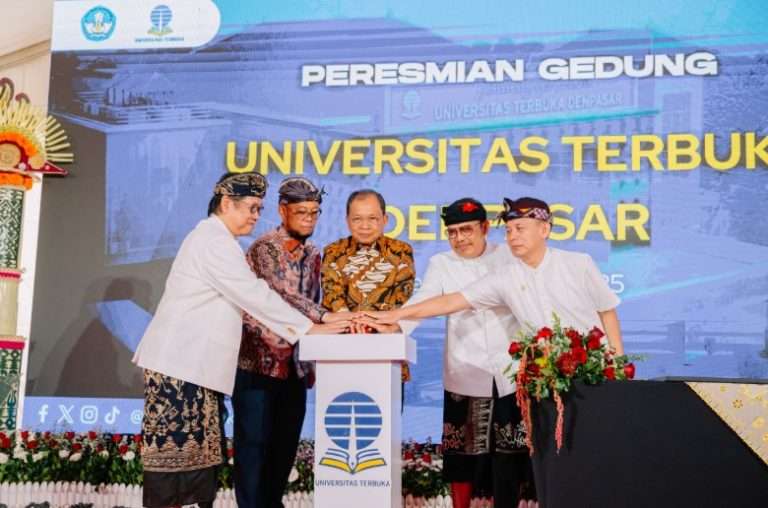 One Family, One Bachelor, Governor of Bali Promotes UT Denpasar as Bali ...