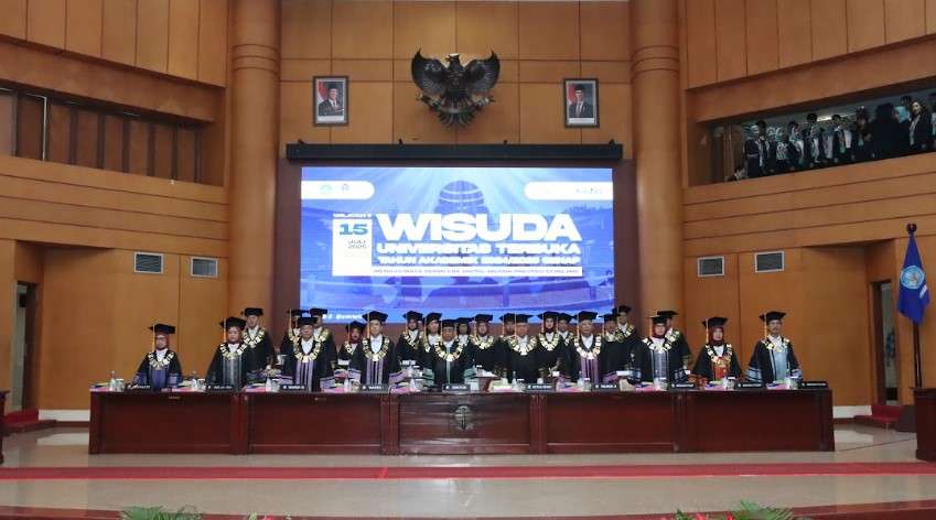 Wisudawan Terbaik dan Inspiratif UT Buktikan: Belajar Mandiri Cetak ...