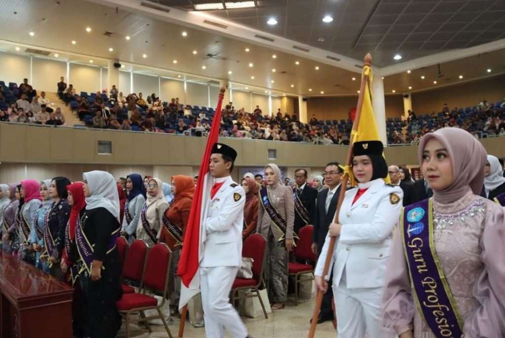 Meneguhkan Kompetensi Dan Integrasi Guru Profesional Sebagai Penggerak ...